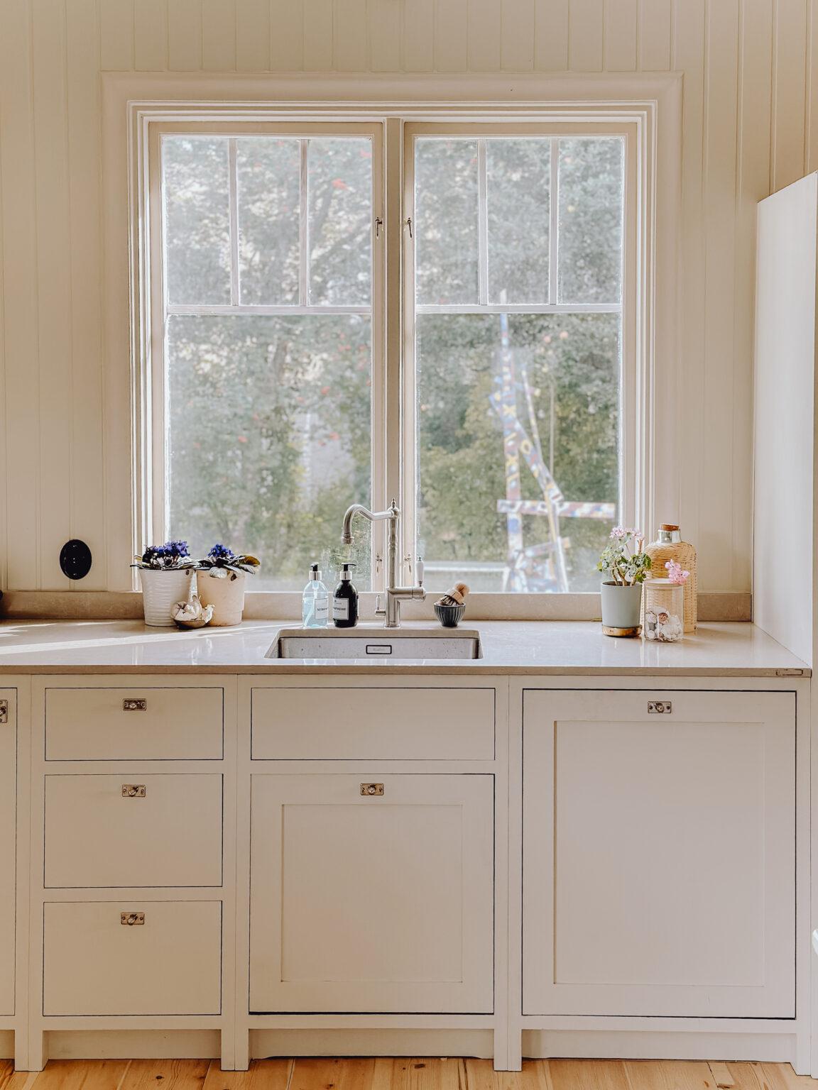 Ola Lustig's kitchen in Gamla Enskede - Scandinavian Shakerkitchen